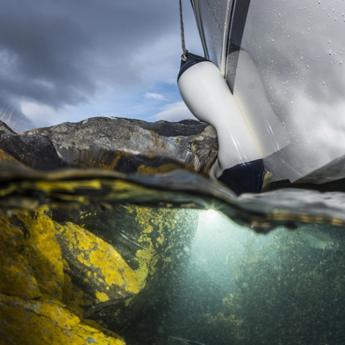 Polyform F1 fender (svart) - Seatronic